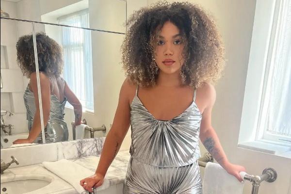 Ruby Barker Kesal tak Diperhatikan Netflix saat Syuting Serial Bridgerton