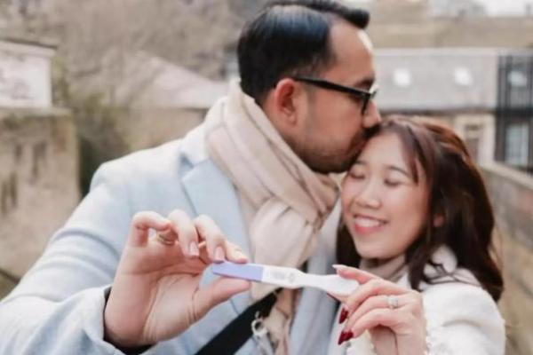 Kiky Saputri Beri Kejutan ke Suami, Hamil Anak Pertama