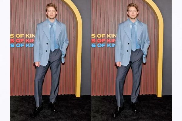 Penampilan Pertama Karpet Merah Joe Alwyn Usai Komentari Hubungannya ... Penampilan Pertama Karpet Merah Joe Alwyn Usai Komentari Hubungannya ...
